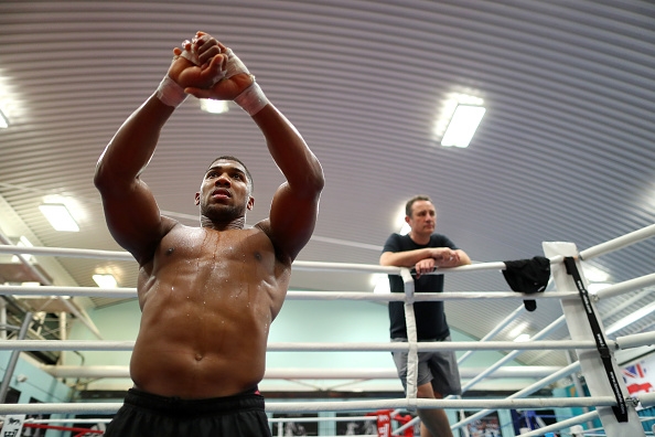 Anthony Joshuan paino on tippunut selvästi - "Hän lyö erittäin kovaa ...