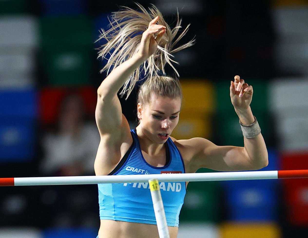 Loman paikka – seiväshyppääjä Elina Lampela julkaisi häikäiseviä ...